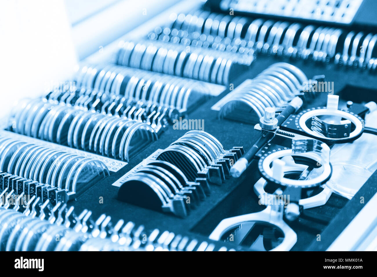 A set of replaceable lenses and a special universal trial ophthalmic ...