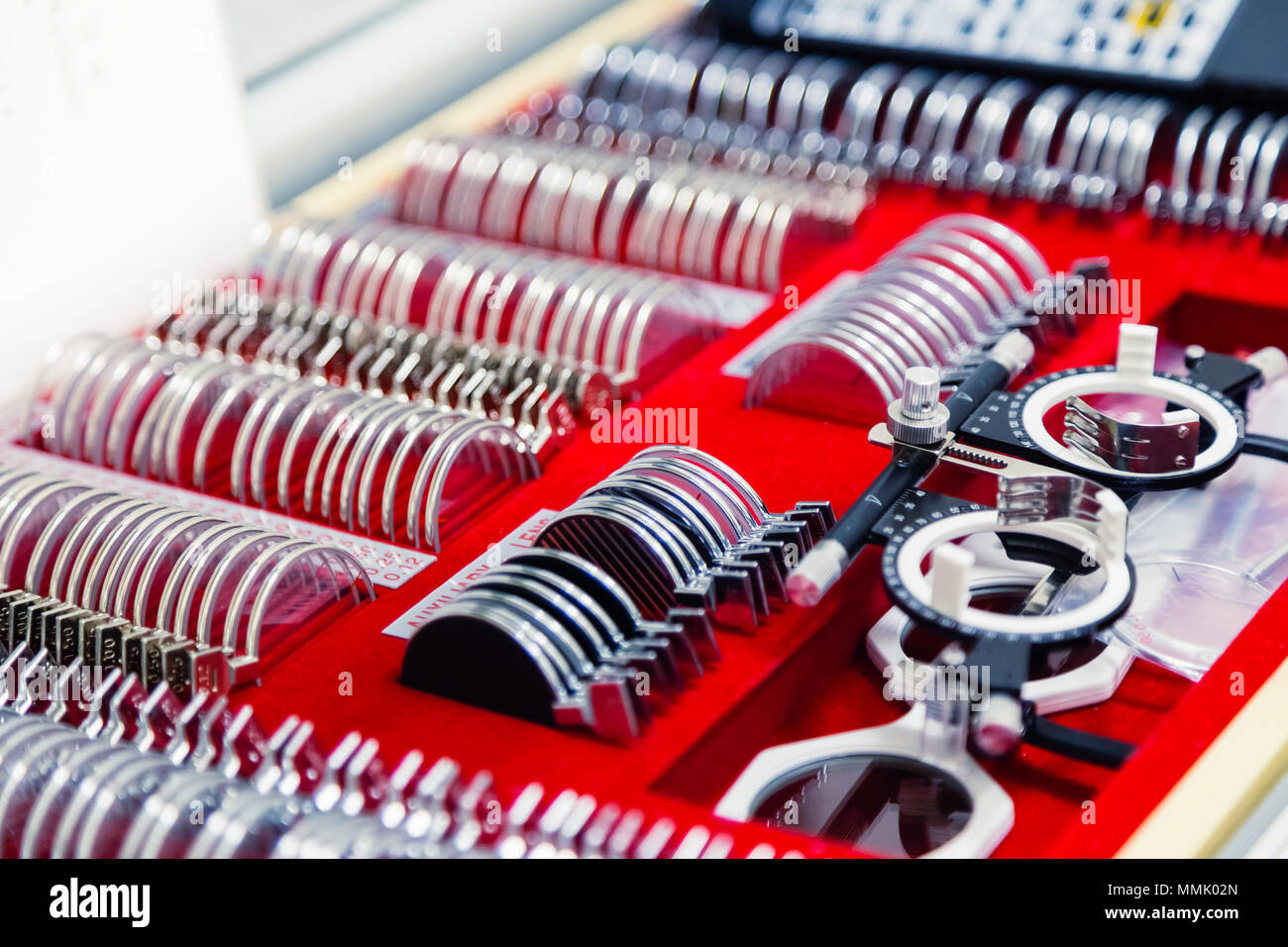 A set of replaceable lenses and a special universal trial ophthalmic ...