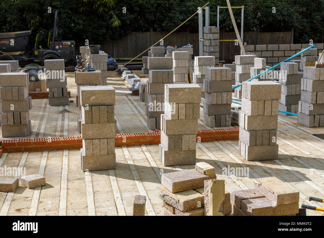 Breeze blocks hi-res stock photography and images - Alamy