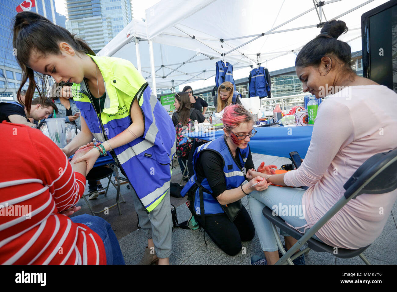 First aid demonstration during hi-res stock photography and images - Alamy