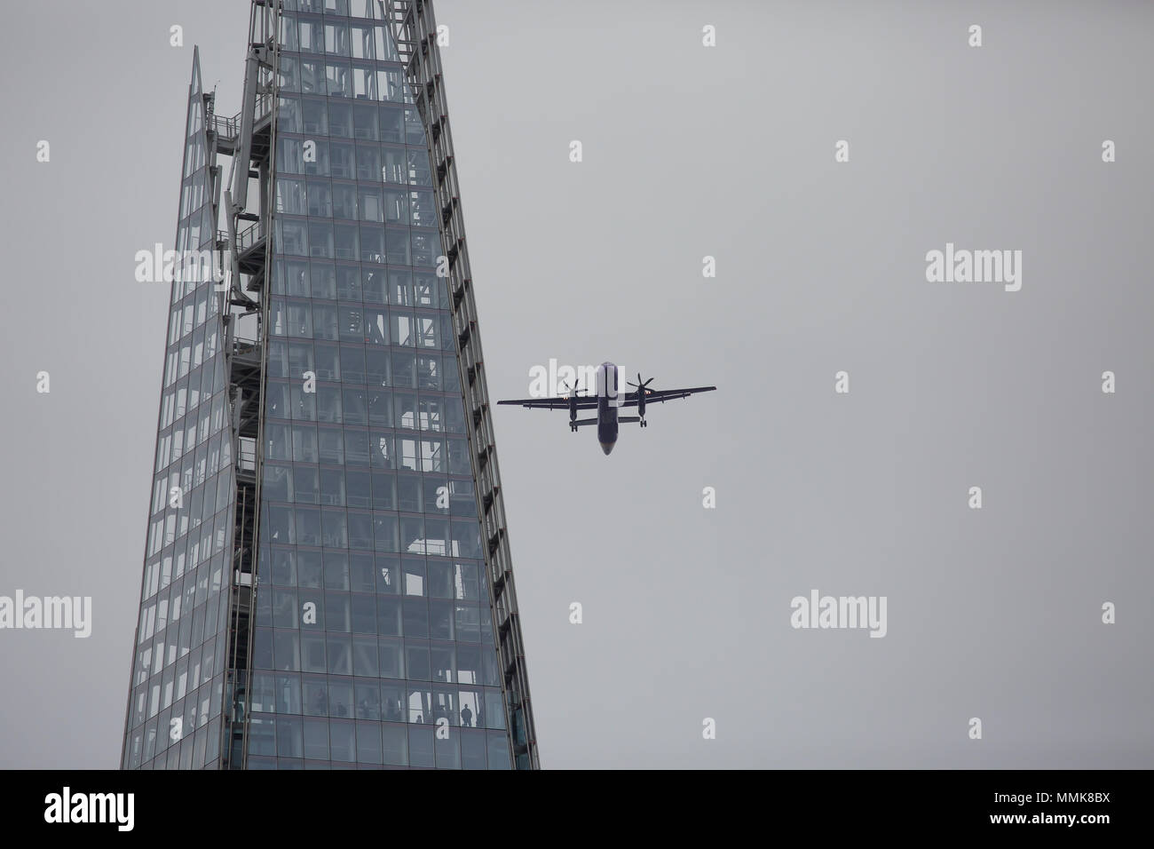 Plane flying the shard hi-res stock photography and images - Alamy