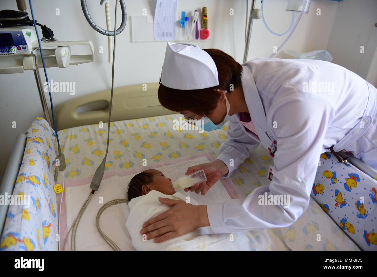 Child icu hi-res stock photography and images - Alamy