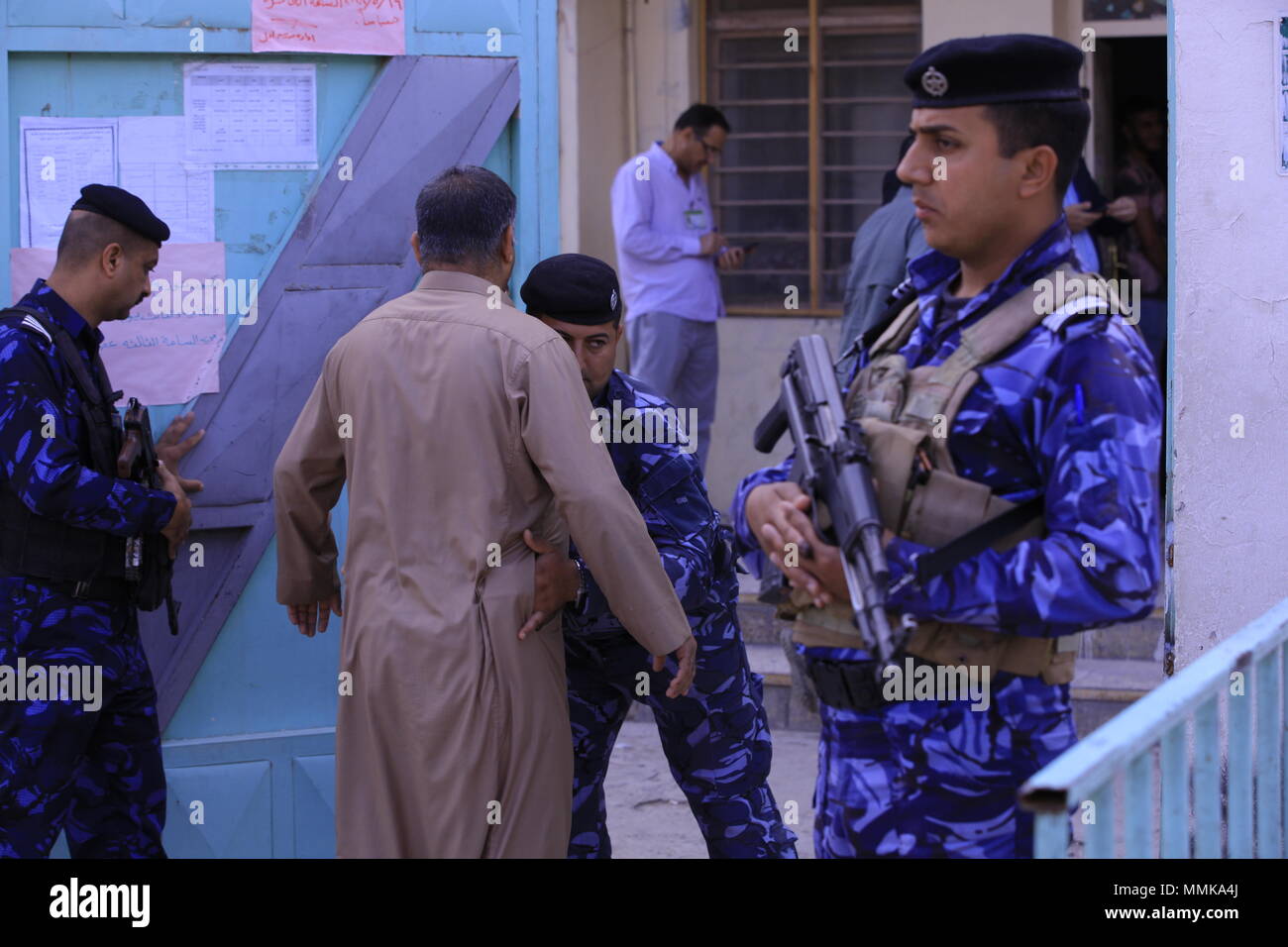 A parliament security guard hi-res stock photography and images - Alamy