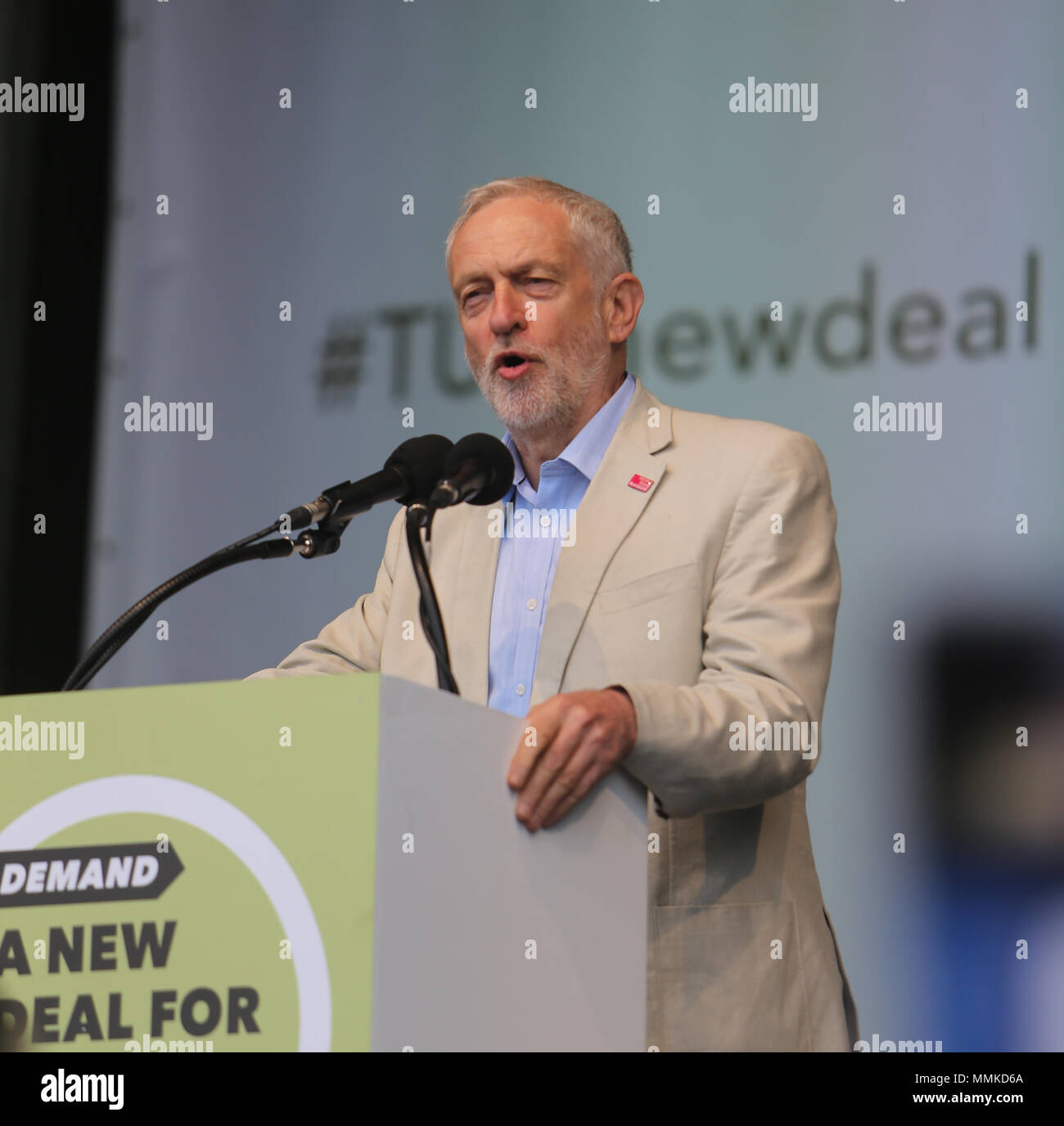 Iphone 12 microphone hi-res stock photography and images - Alamy