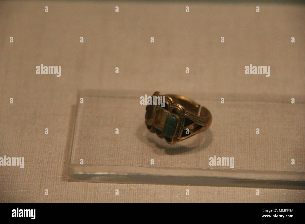 Gold Gemstone Ring, Chin Dynasty (晉朝, 265–420 Stock Photo - Alamy