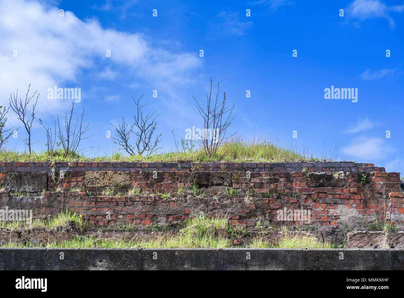 Demolished foundation hi-res stock photography and images - Alamy