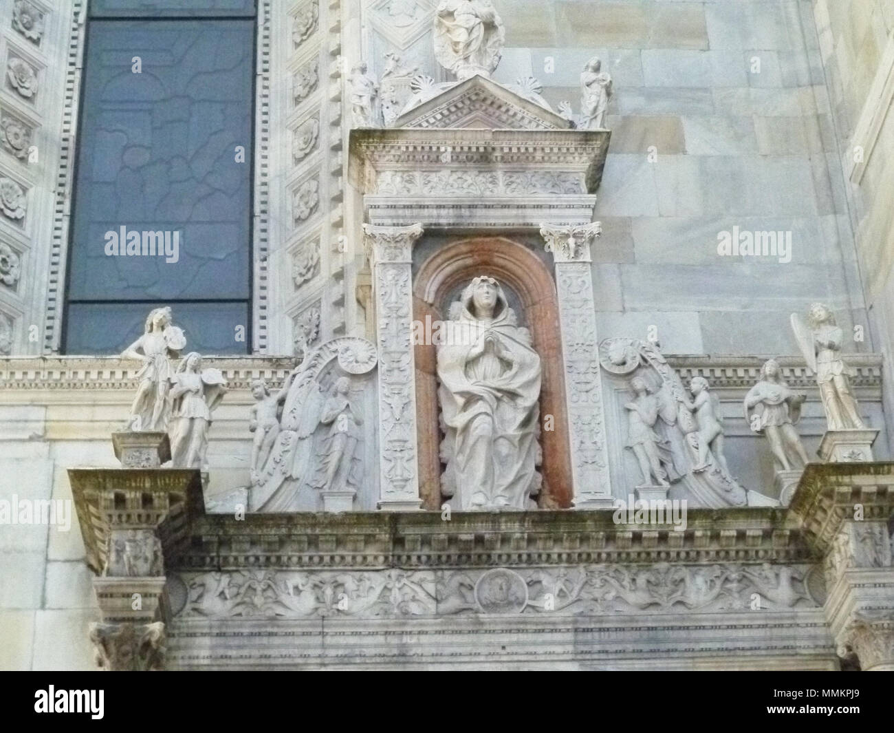 . English: Aedicula with statue and rich decorations of the 'Door of ...