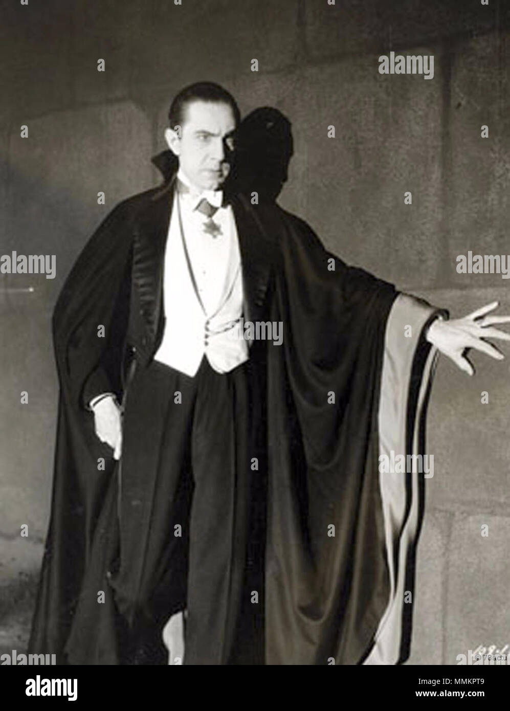 . English: Bela Lugosi as Dracula, anonymous photograph from 1931 ...