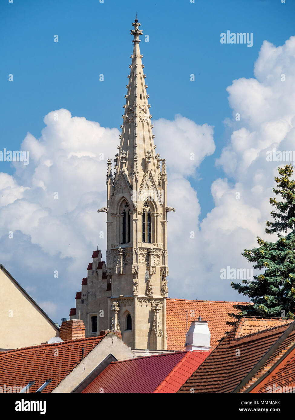 Gothic monuments hi-res stock photography and images - Alamy