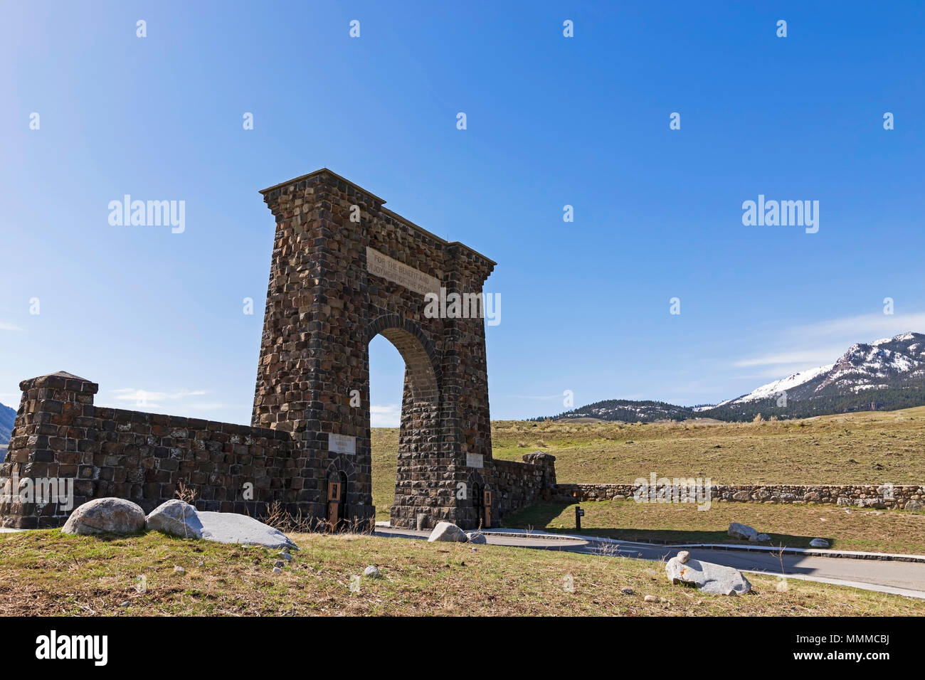 Yellowstone National park Roosevelt Arch entrance Stock Photo - Alamy