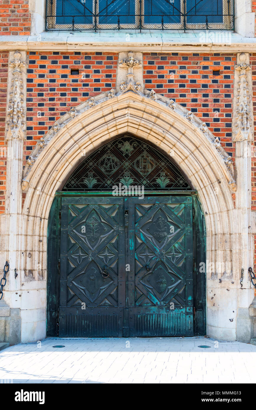 Old massive church door catholic hi-res stock photography and images ...