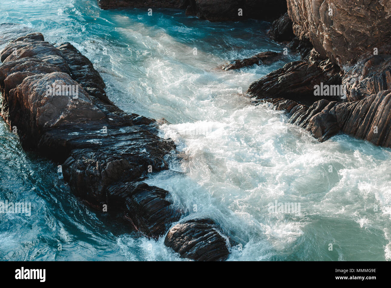 Water splashing against rocks hi-res stock photography and images - Alamy