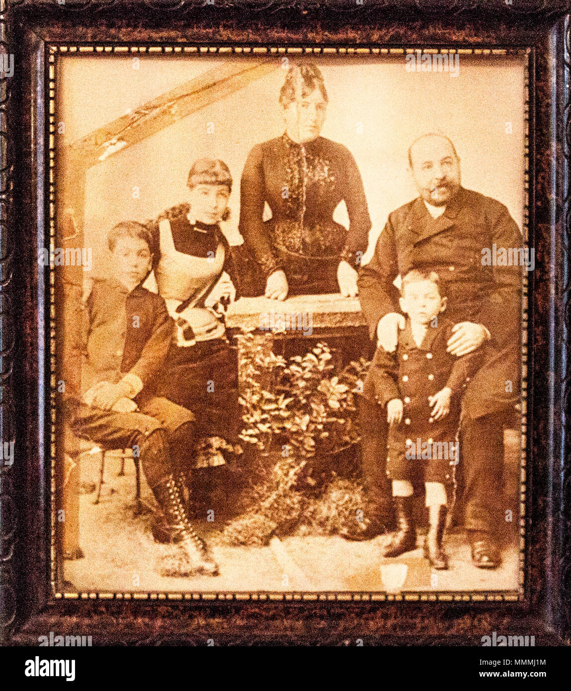 Imre Kálmán as a child, at right, with his family Stock Photo - Alamy