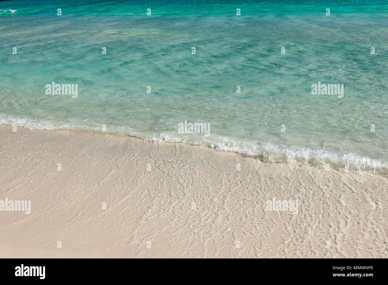 Blue ocean shoreline hi-res stock photography and images - Alamy