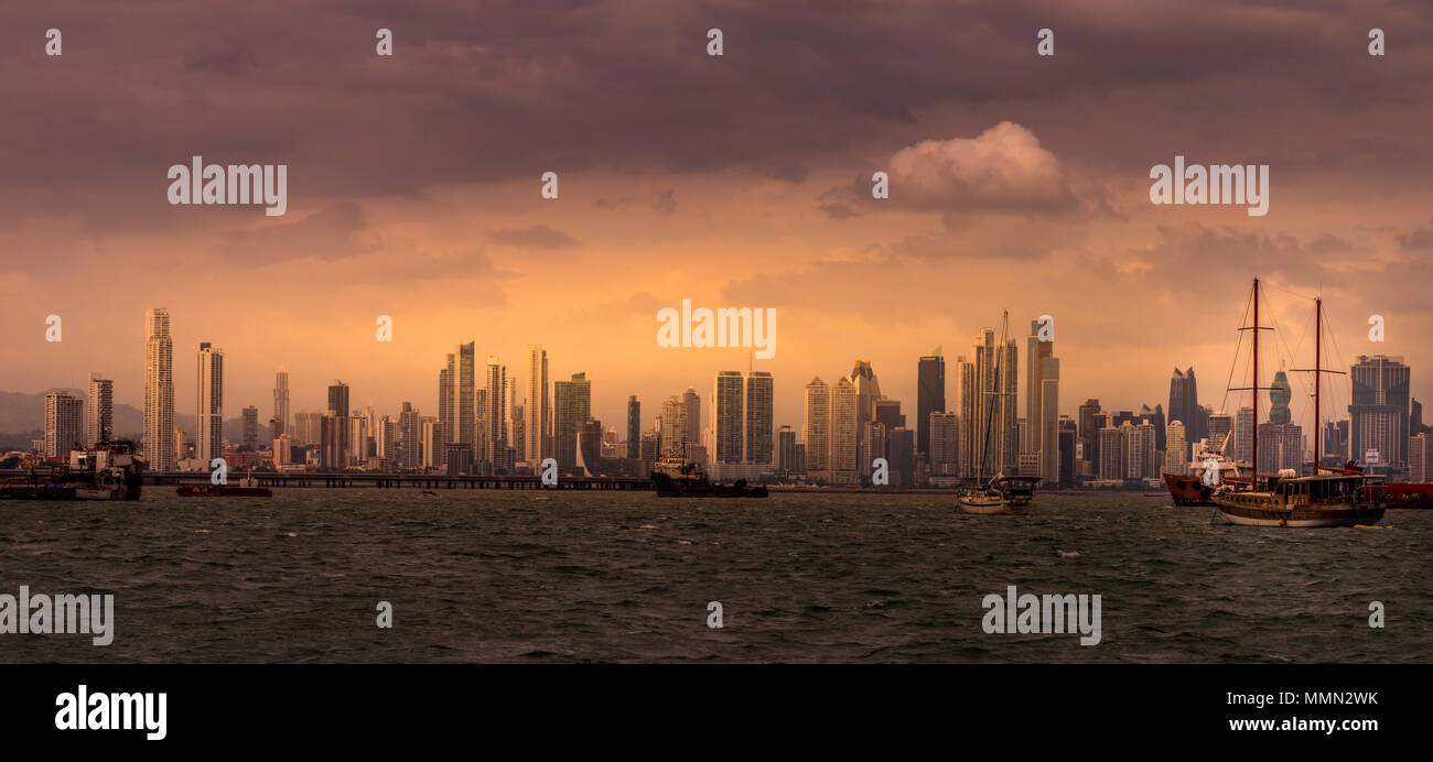 Skyline ocean outdoor hi-res stock photography and images - Alamy