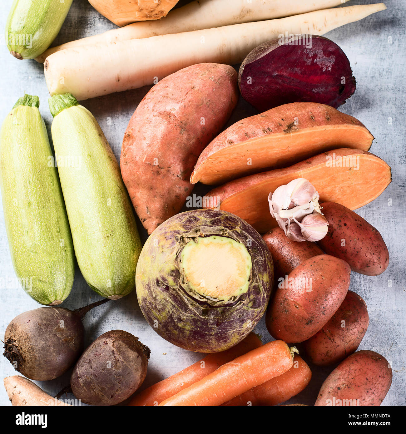 Fresh root vegetables. Root crops background. Healthy eating concept ...