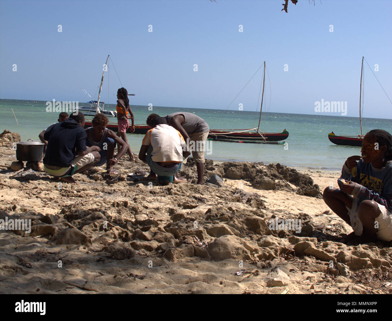 Cooking on tha beach hi-res stock photography and images - Alamy