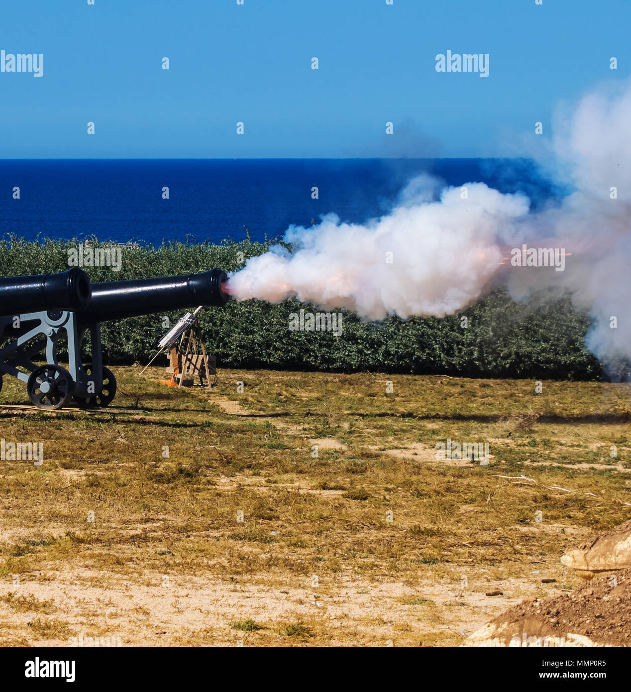 Old cannon firing hi-res stock photography and images - Alamy