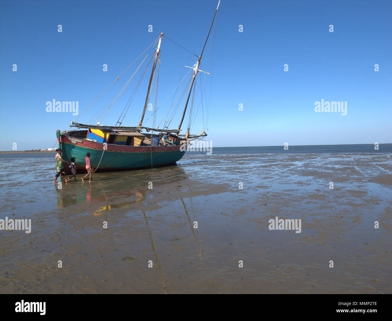 Madagascar traditional boat hi-res stock photography and images - Alamy