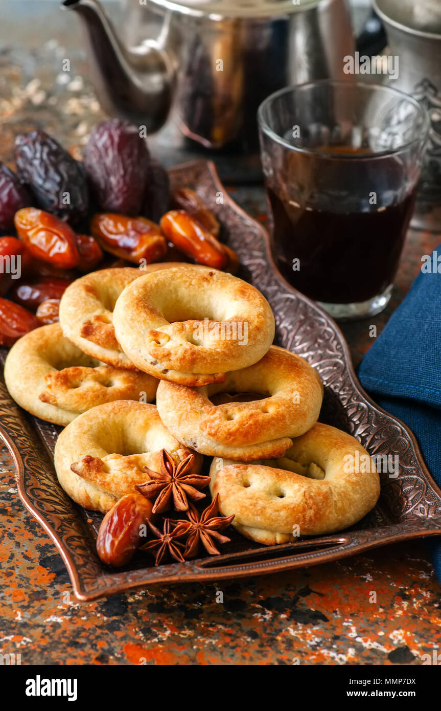 Traditional arabic date ring cookies - kaak bi ajwa, popular cookies ...