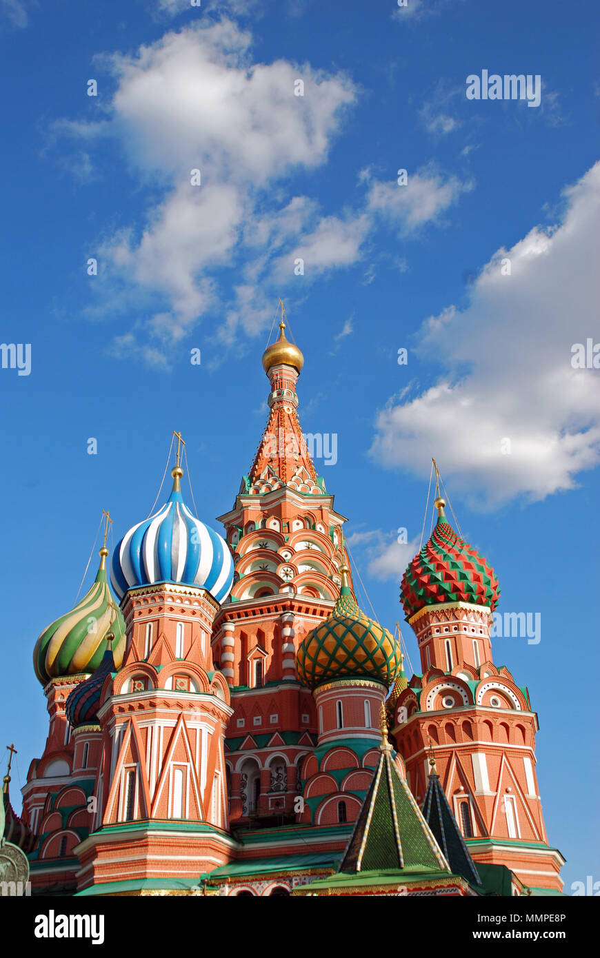 The colourful onion domes of the iconic St Basils Cathedral on Red ...