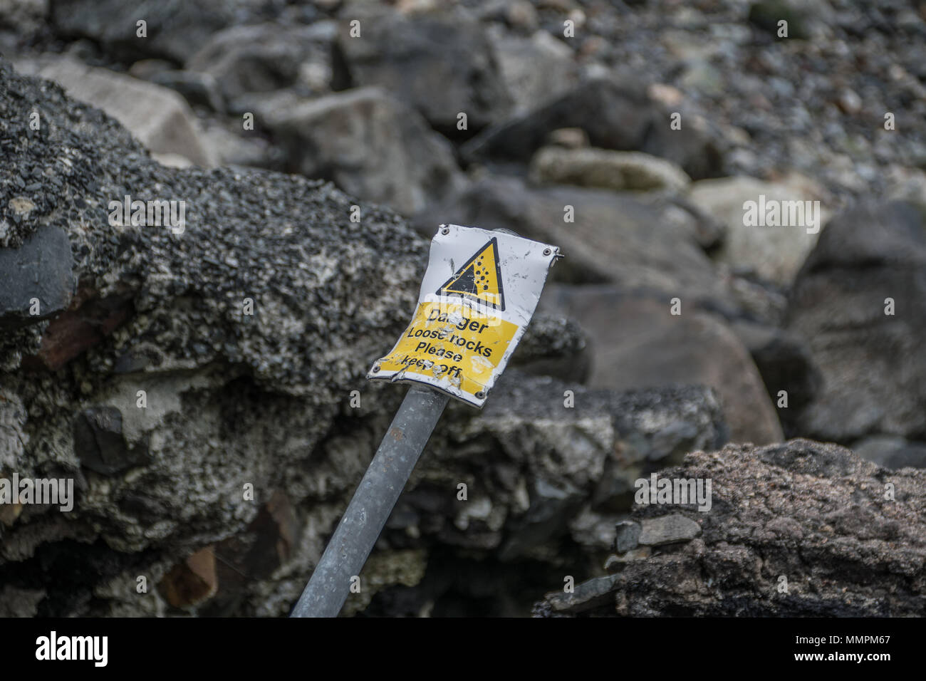 Warning sign loose rocks hi-res stock photography and images - Alamy