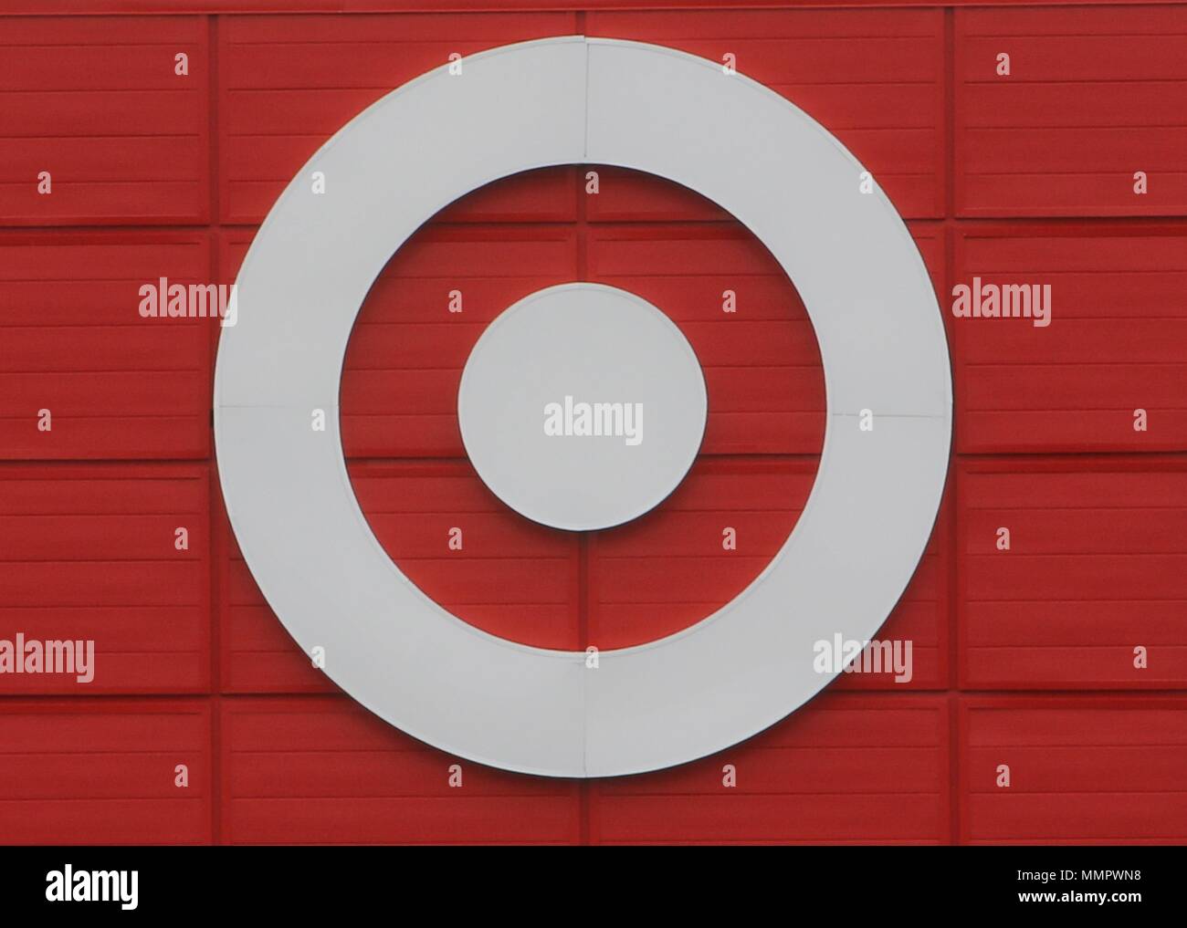 Bulls eye. Hit the target Stock Photo - Alamy