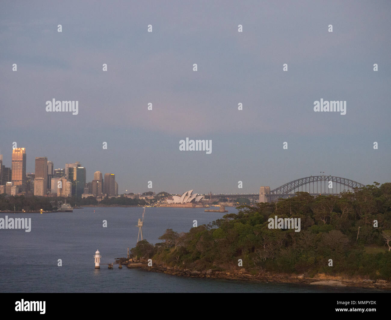 Early Morning View Of The Sydney Opera House And Sydney Harbour Bridge ...
