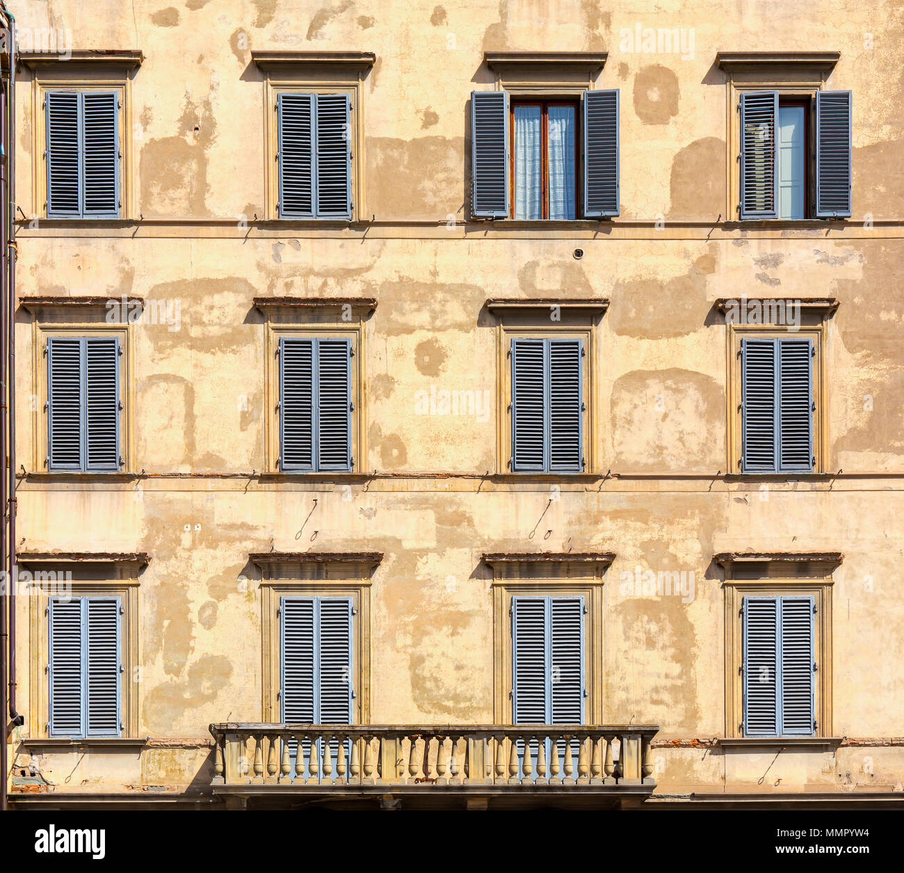 Facade structure of windows hi-res stock photography and images - Alamy