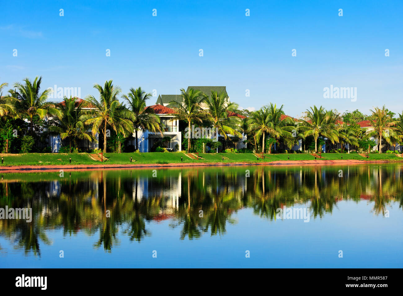 Tropical water home villas hi-res stock photography and images - Alamy