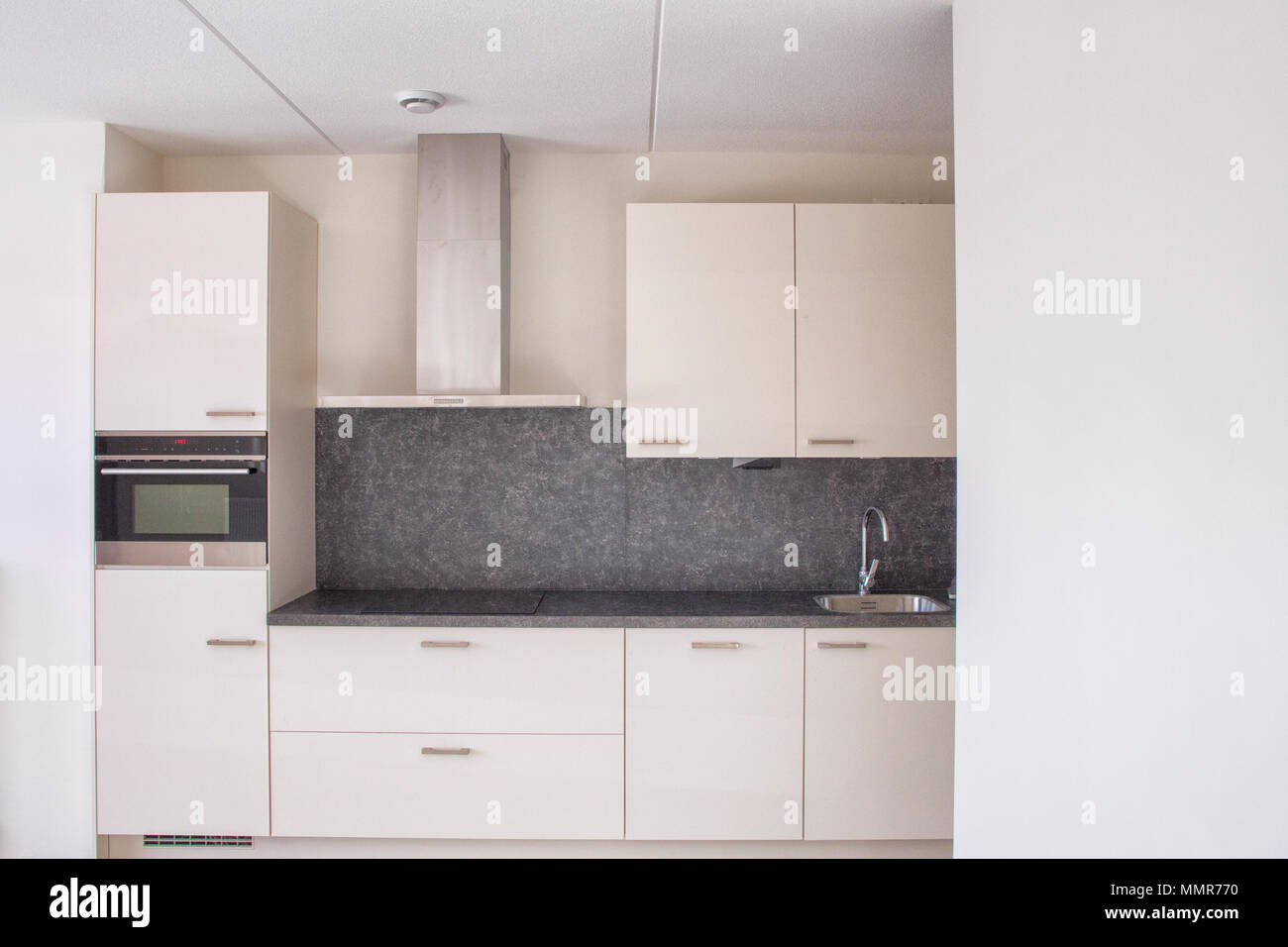 Kitchen empty contemporary design hi-res stock photography and images ...