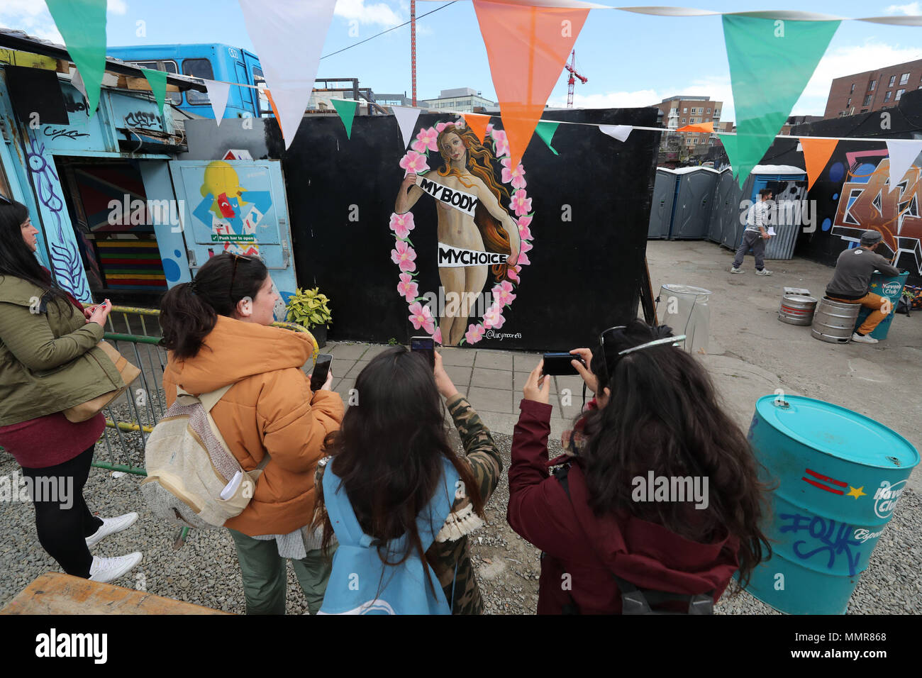 Yes mural hi-res stock photography and images - Alamy