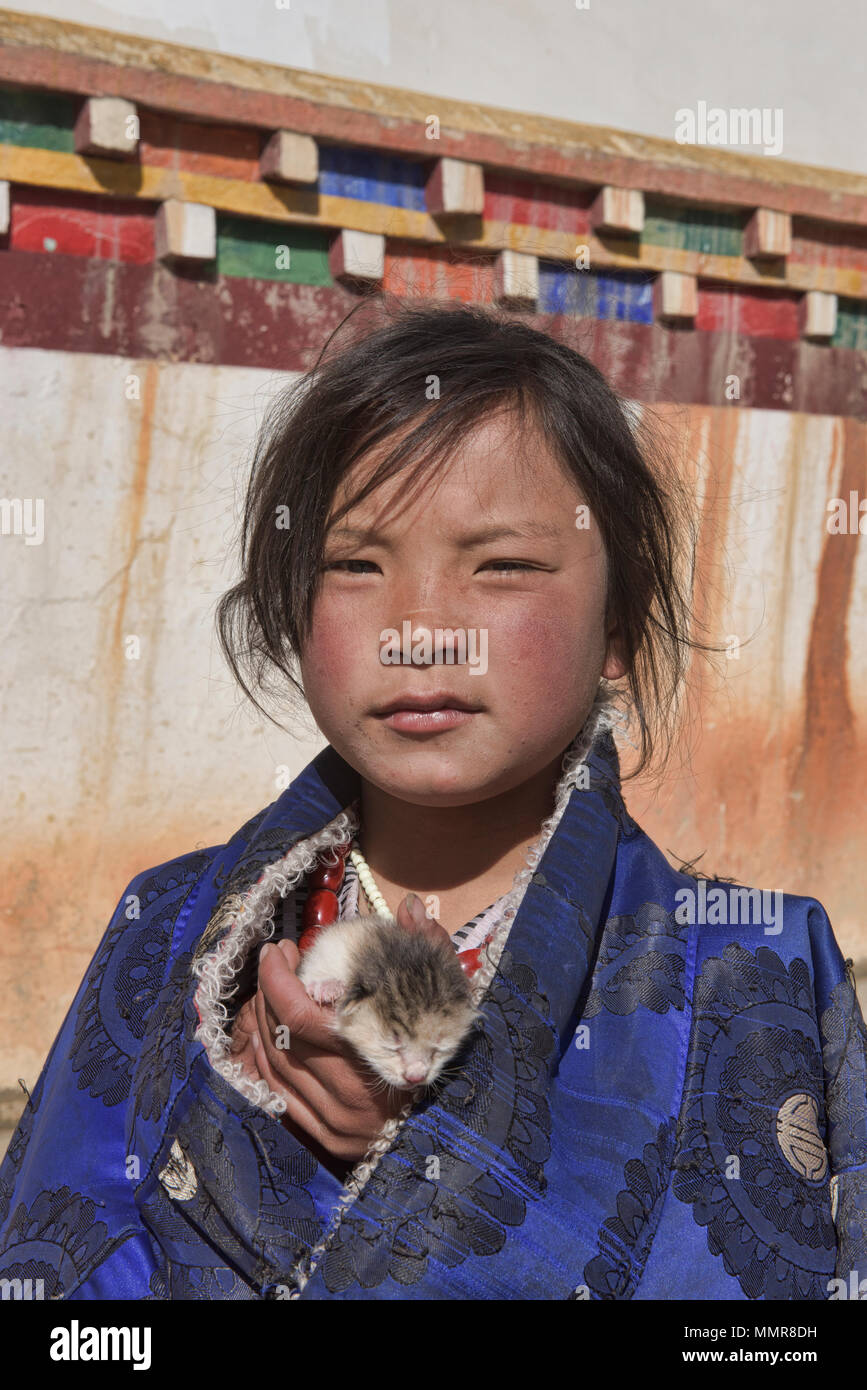 Tibetan chuba hi-res stock photography and images - Alamy