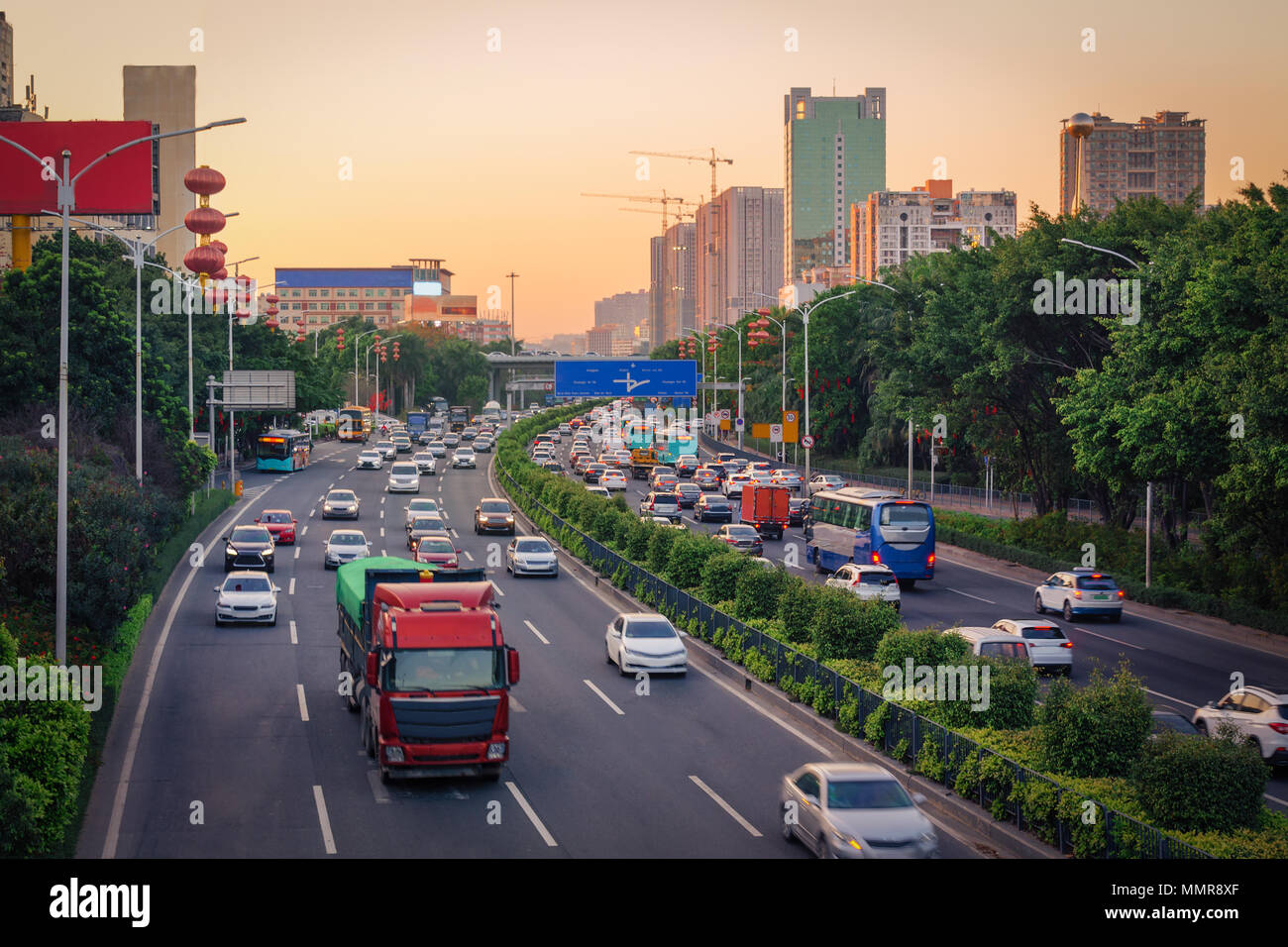 Big city traffic jam cars hi-res stock photography and images - Alamy