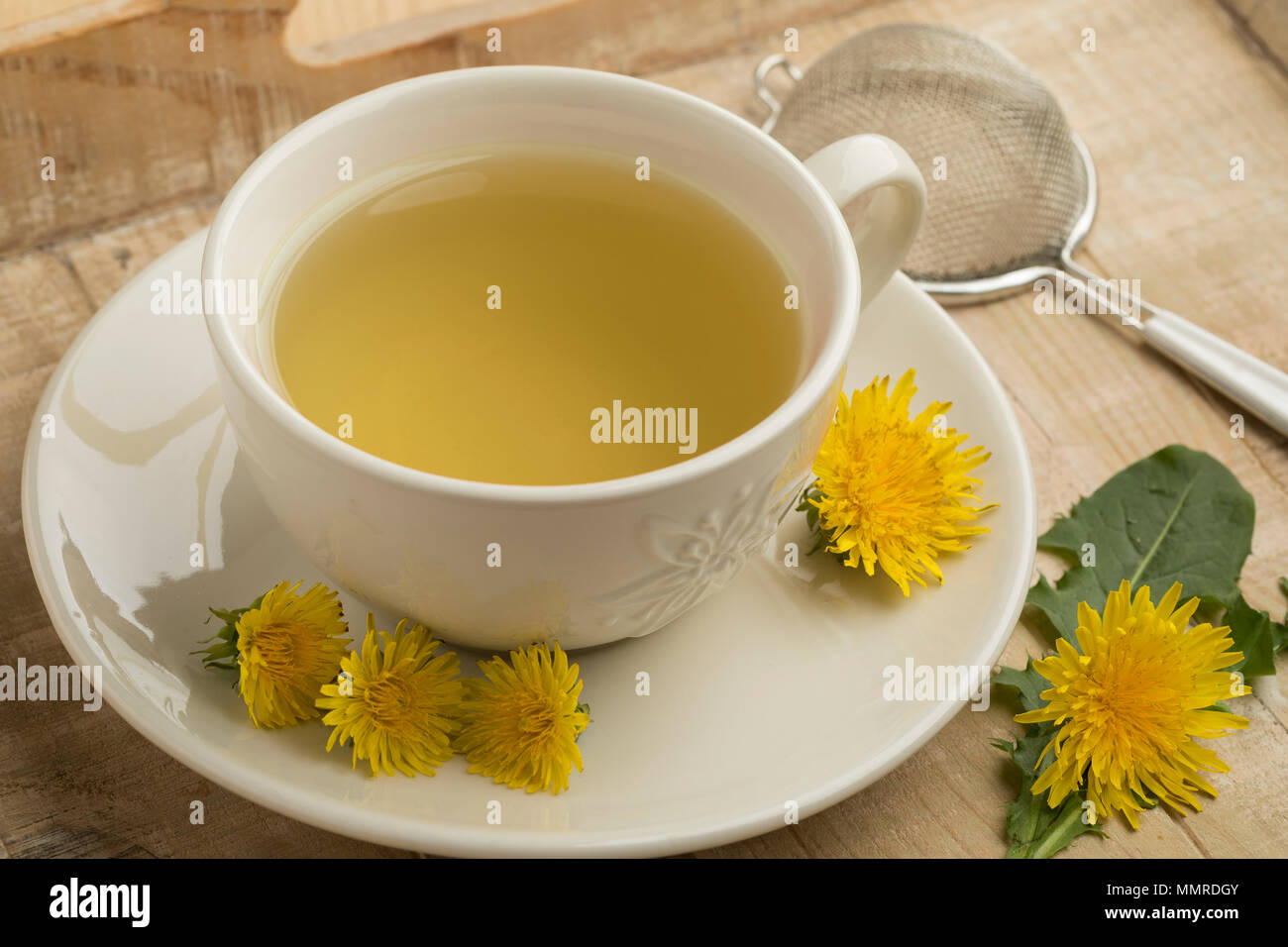 How to make dandelion tea hi-res stock photography and images - Alamy