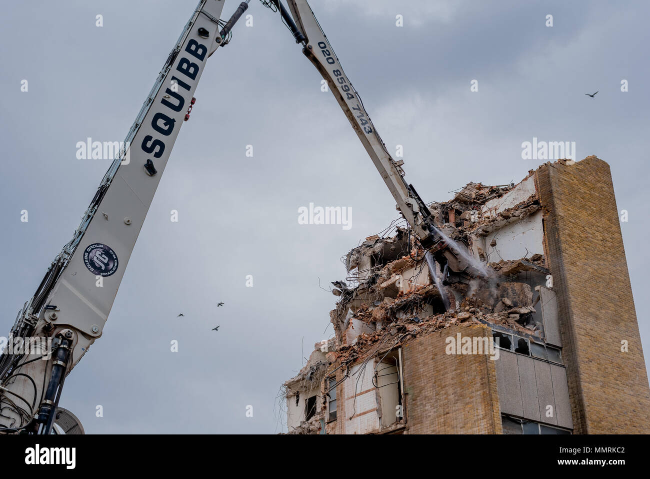 Demolition cranes hi-res stock photography and images - Alamy