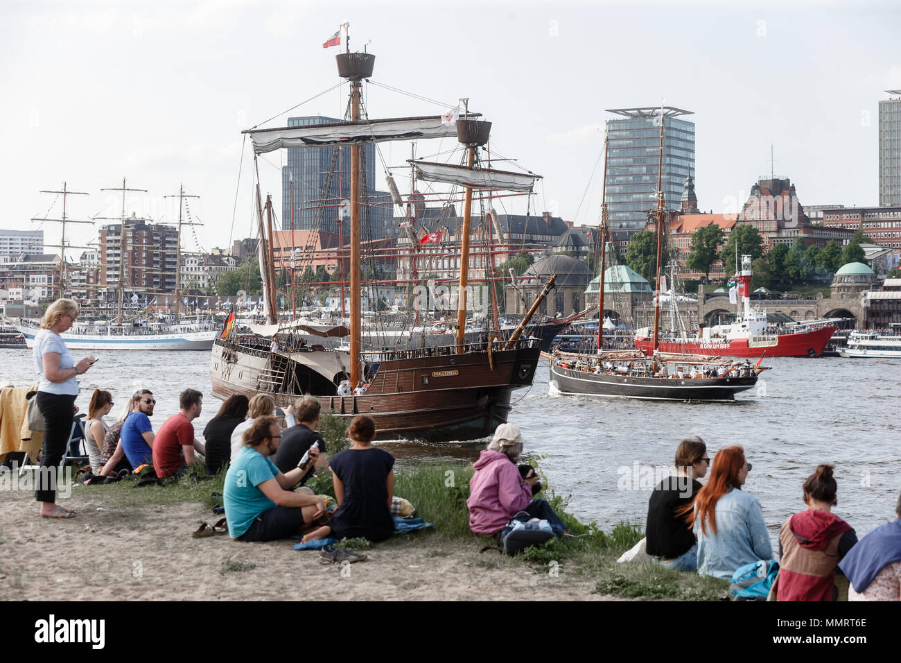 Harbour tugs hi-res stock photography and images - Alamy