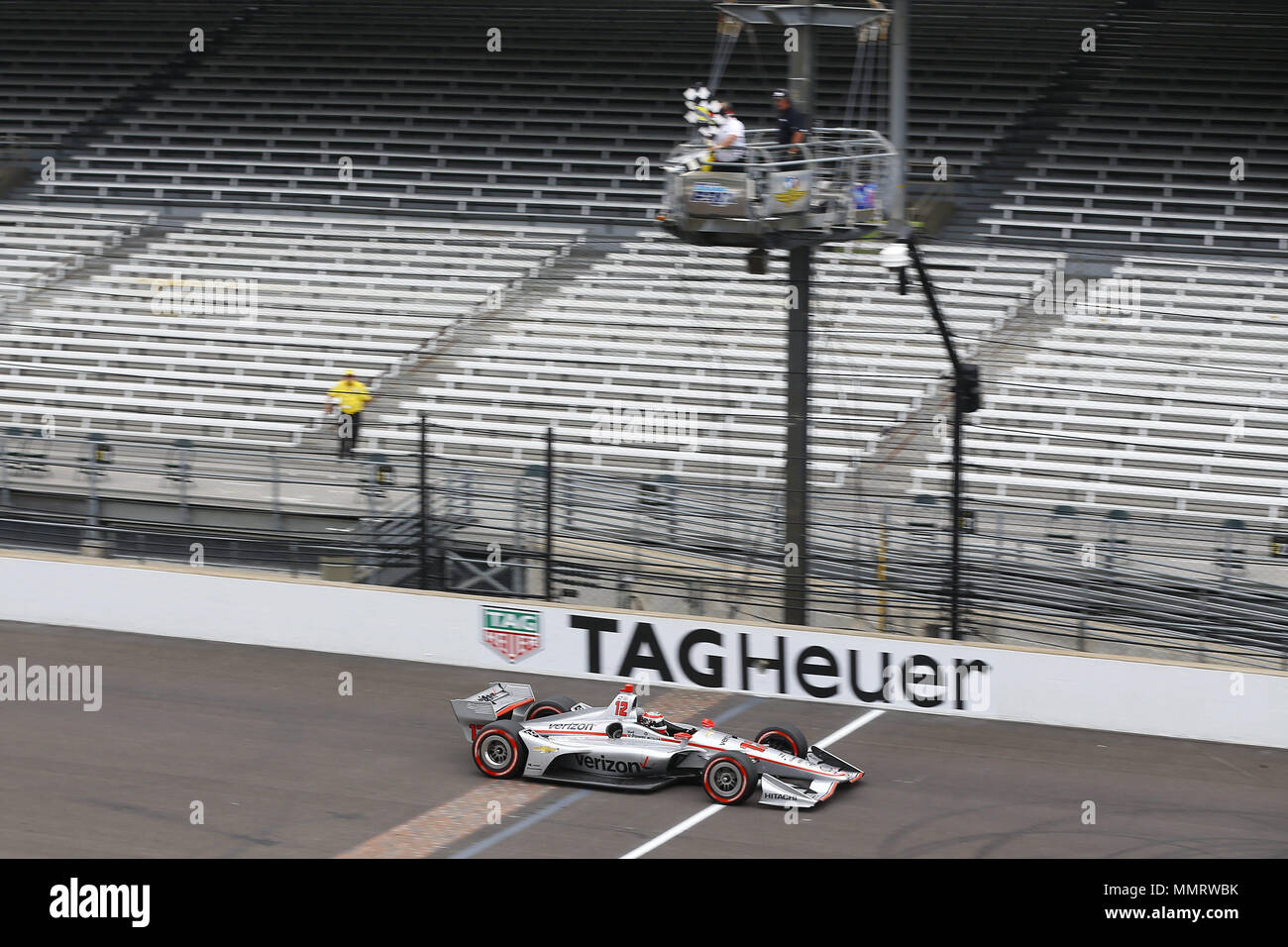 Indianapolis speedway finish line hi-res stock photography and images ...