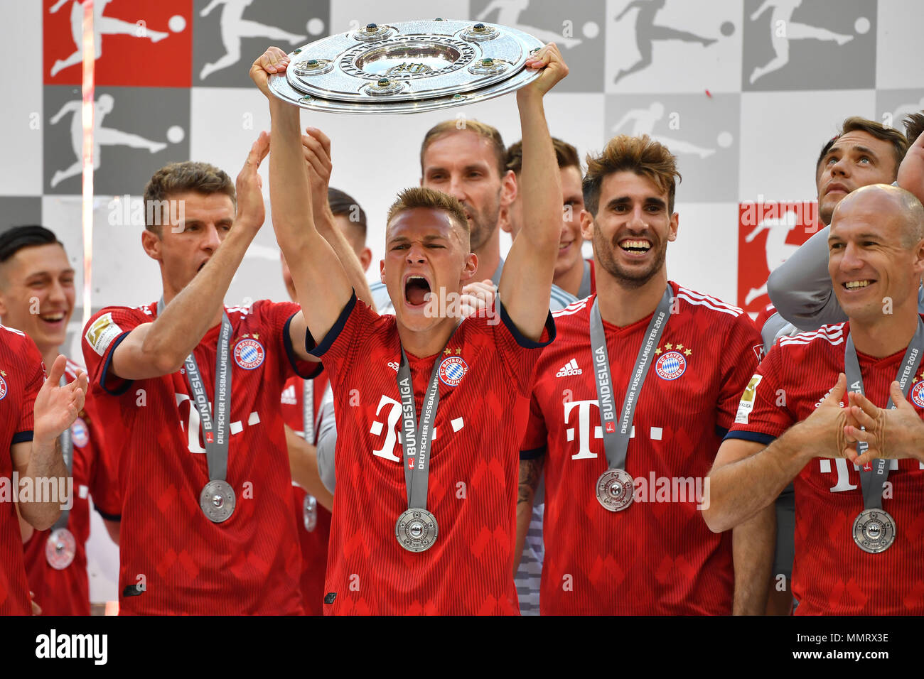 Joshua KIMMICH (FC Bayern Munich), with shell, championship trophy ...