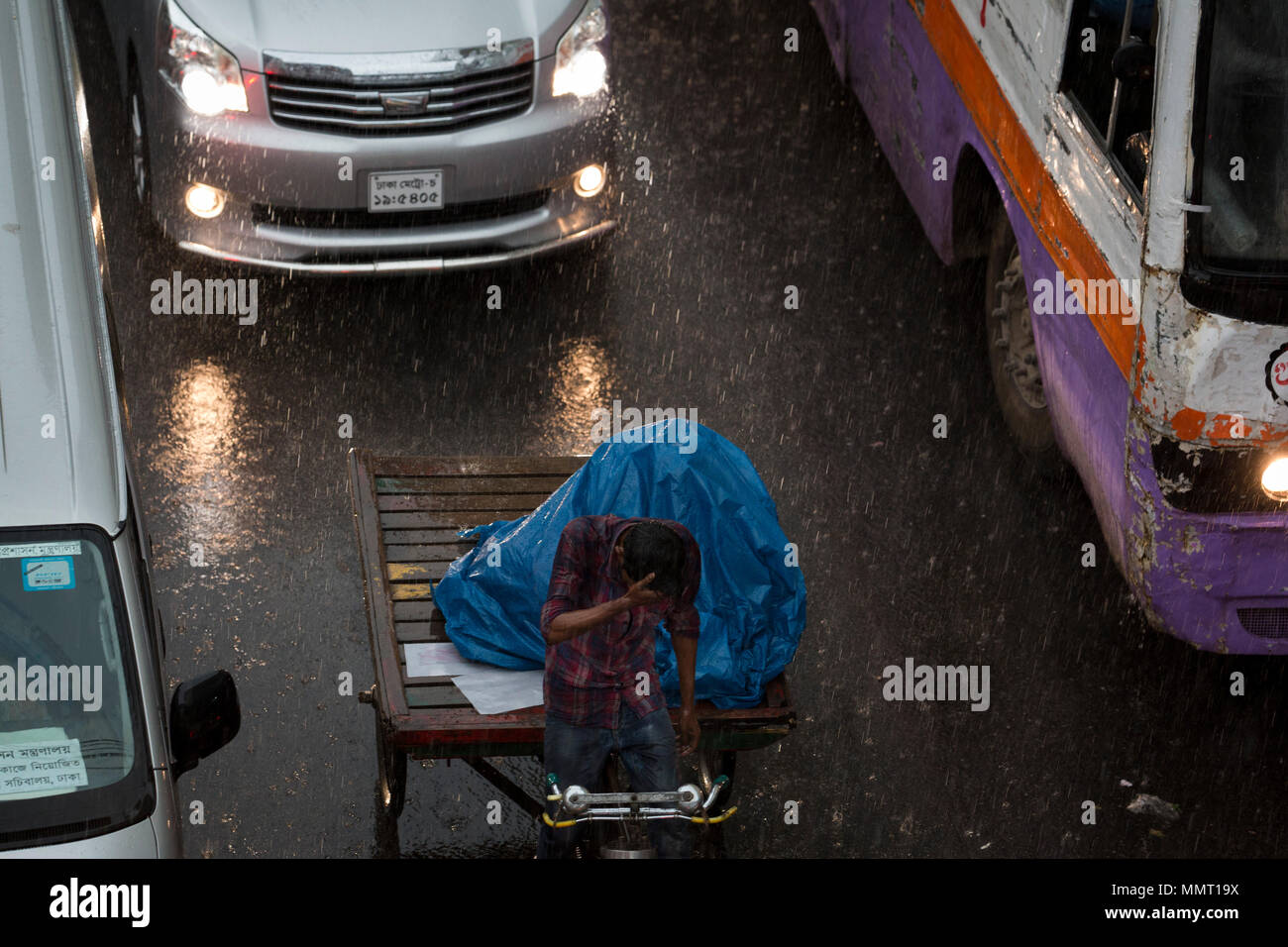 Dhaka, Bangladesh. 13th May 2018. Street view during sudden storm and ...