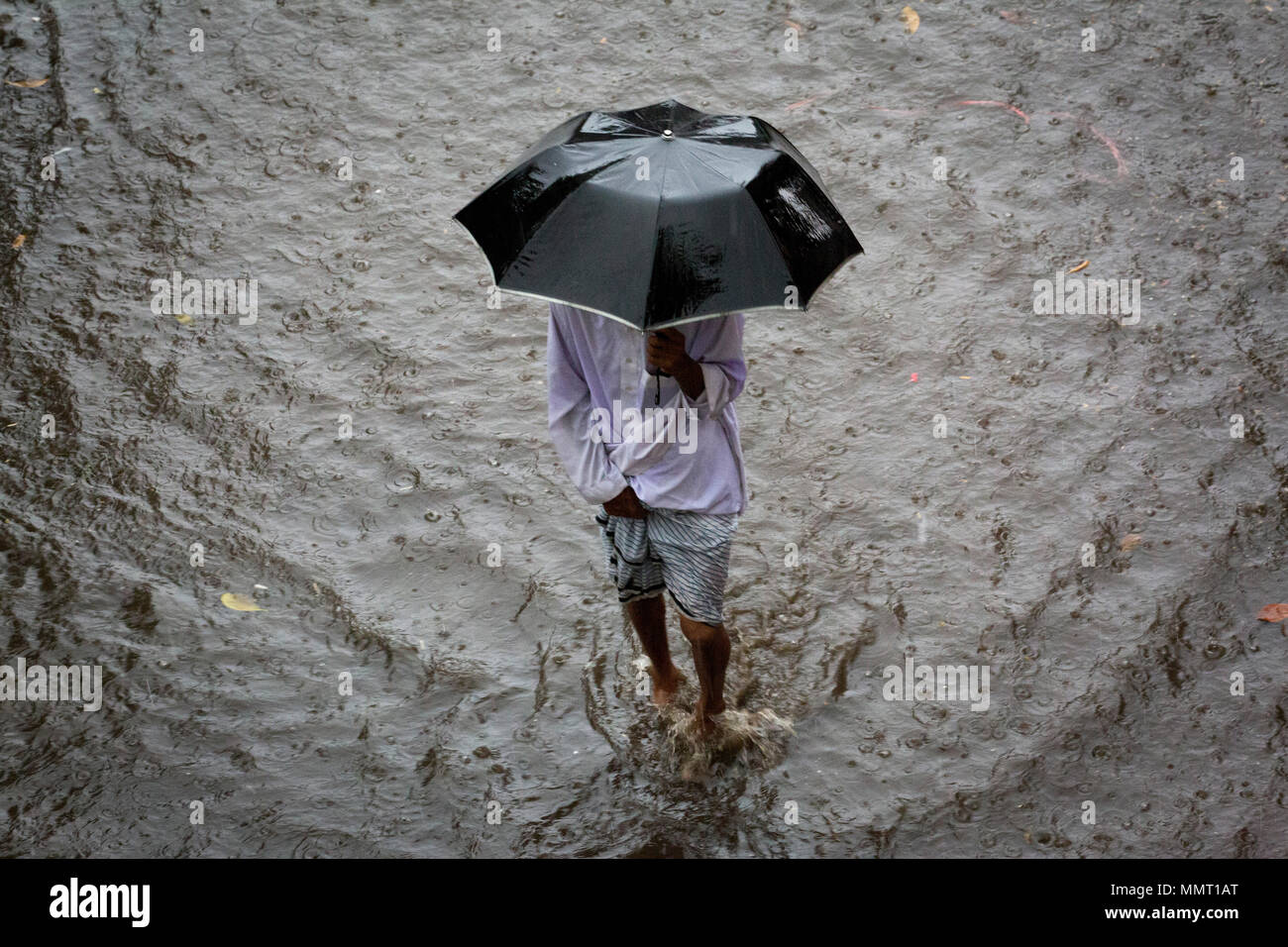 Dhaka, Bangladesh. 13th May 2018. Street view during sudden storm and ...
