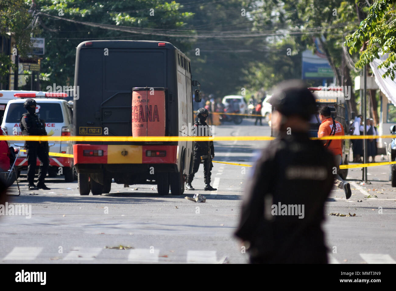 Surabaya, Indonesia. 13th May, 2018. Indonesian anti-terrorist squad ...