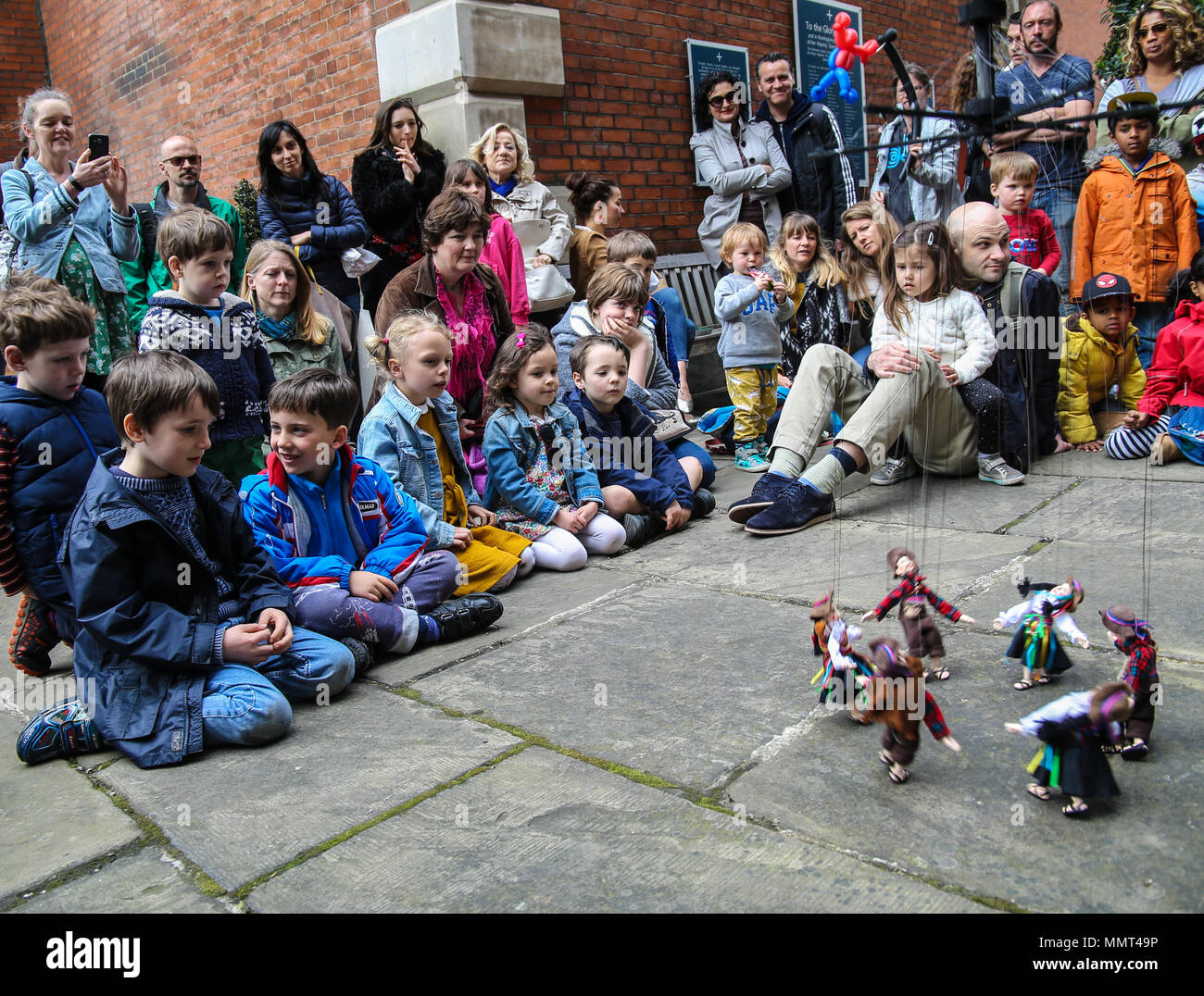 Theatre dance punch hi-res stock photography and images - Alamy