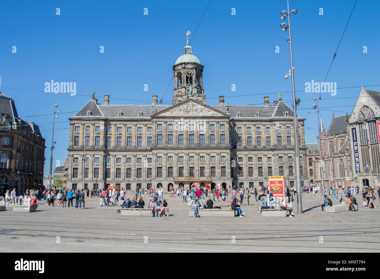 Dam square hi-res stock photography and images - Alamy