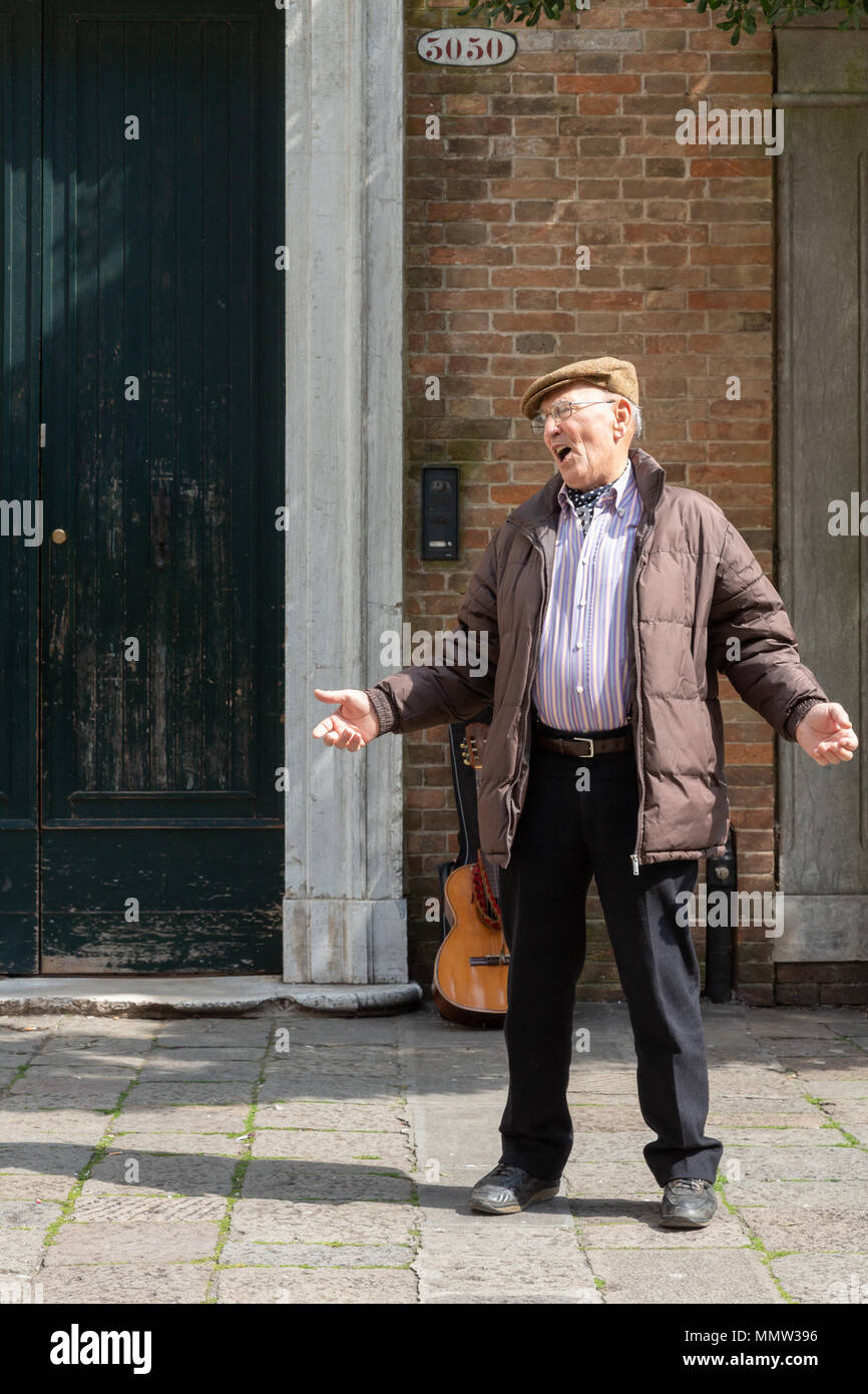 Busker singing hi-res stock photography and images - Alamy