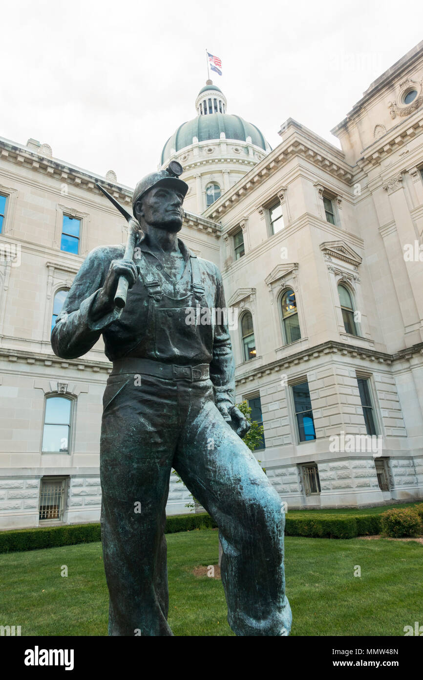 Bronze sculpture coal miner hi-res stock photography and images - Alamy
