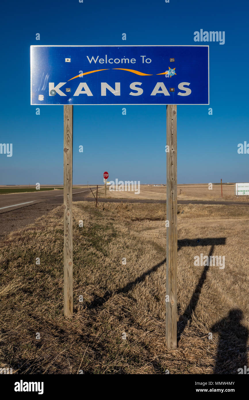 Welcome To Kansas Sign Stock Photos & Welcome To Kansas Sign Stock ...