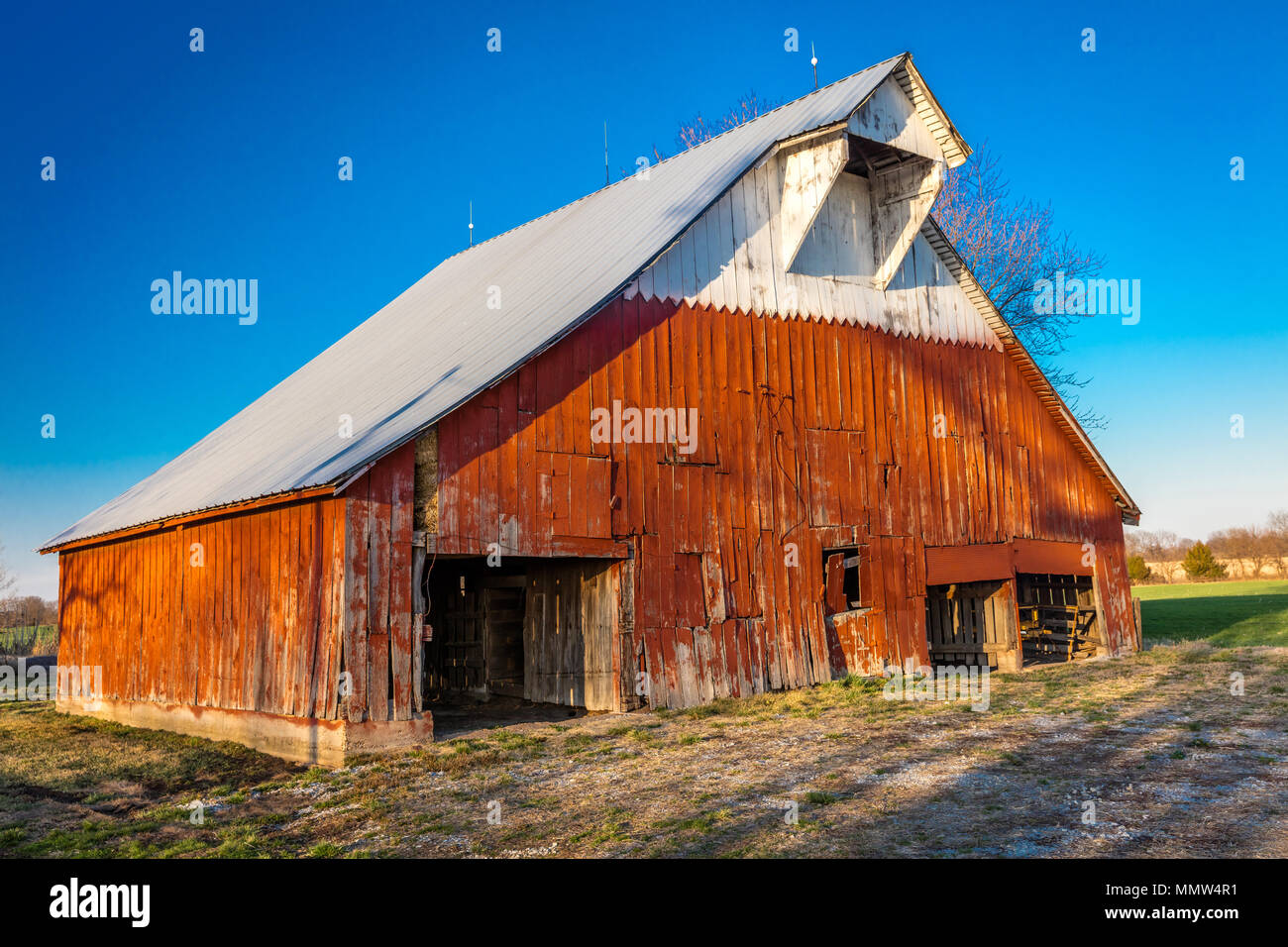 Antique Red Barn in rural Missouri Stock Photo - Alamy