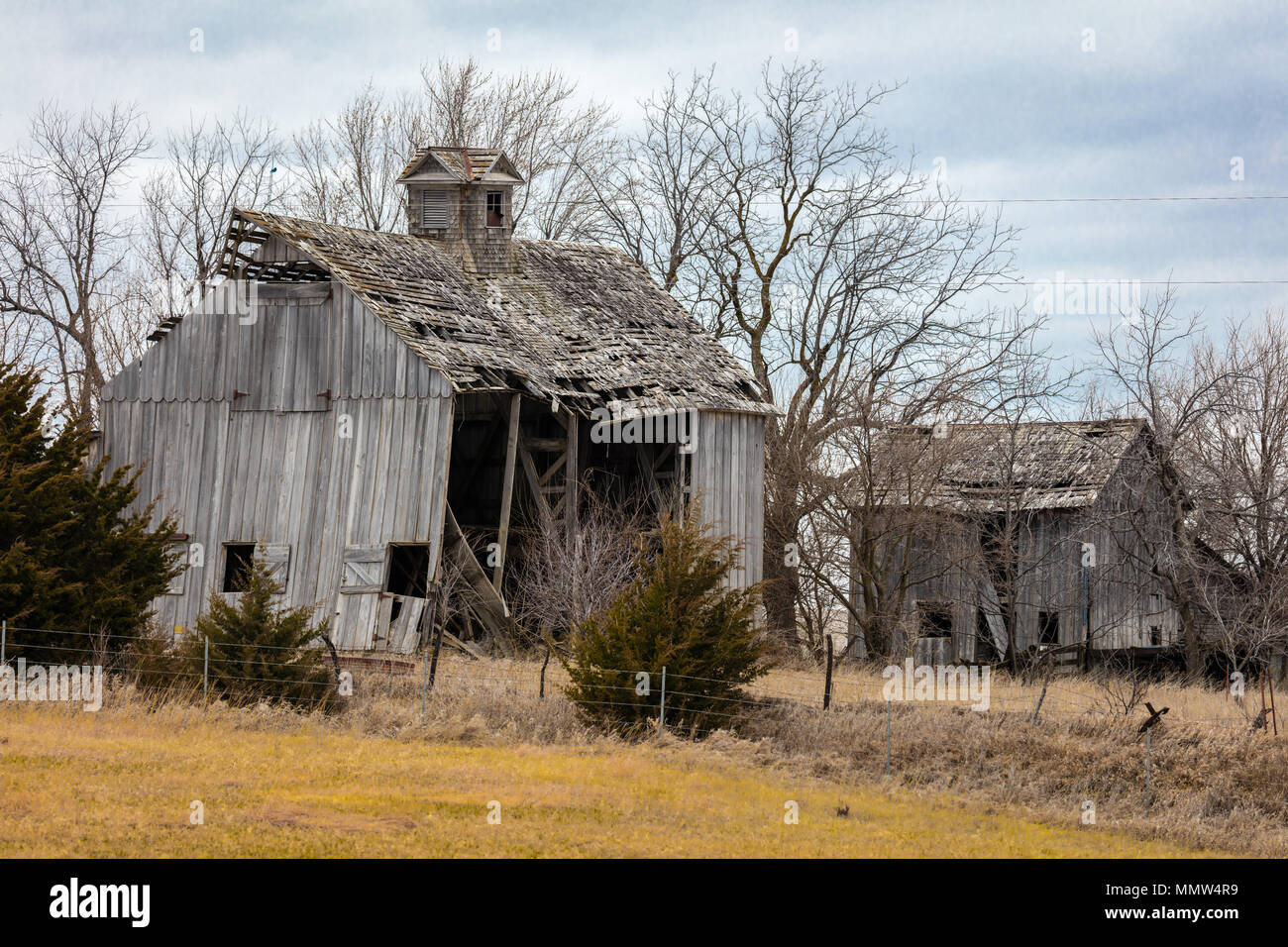 Old Falling down barn, Nebraska Stock Photo - Alamy