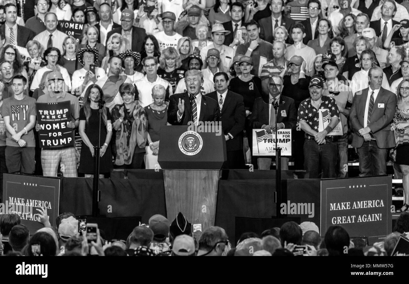 Large crowd trump rally Black and White Stock Photos & Images - Alamy